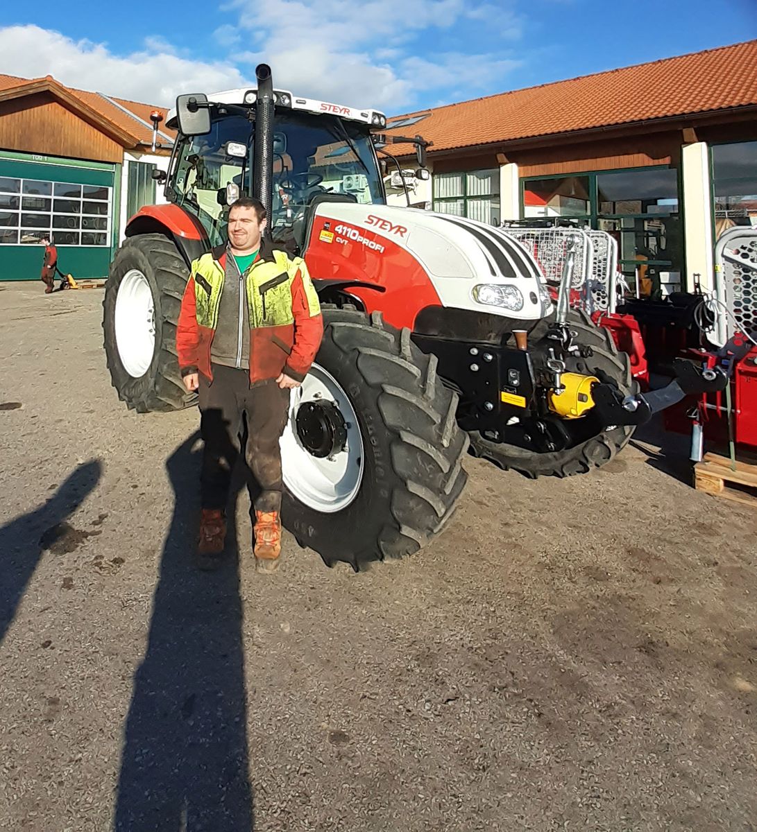 Ein STEYR PROFI 4110 CVT - Landtechnik Sederl
